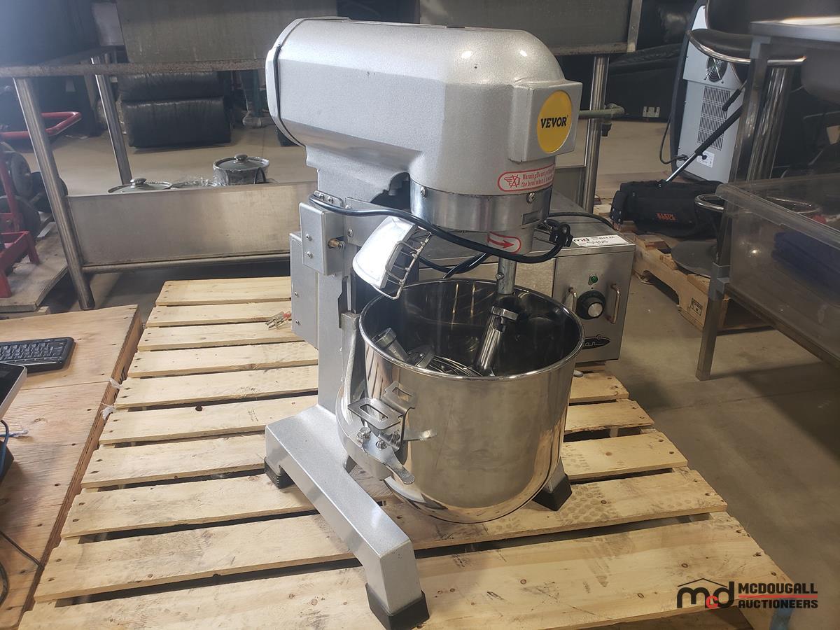 Vevor Mixer w/ Attachments #B15B